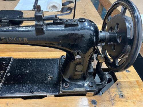Singer Class 7 Sewing Machine with Table