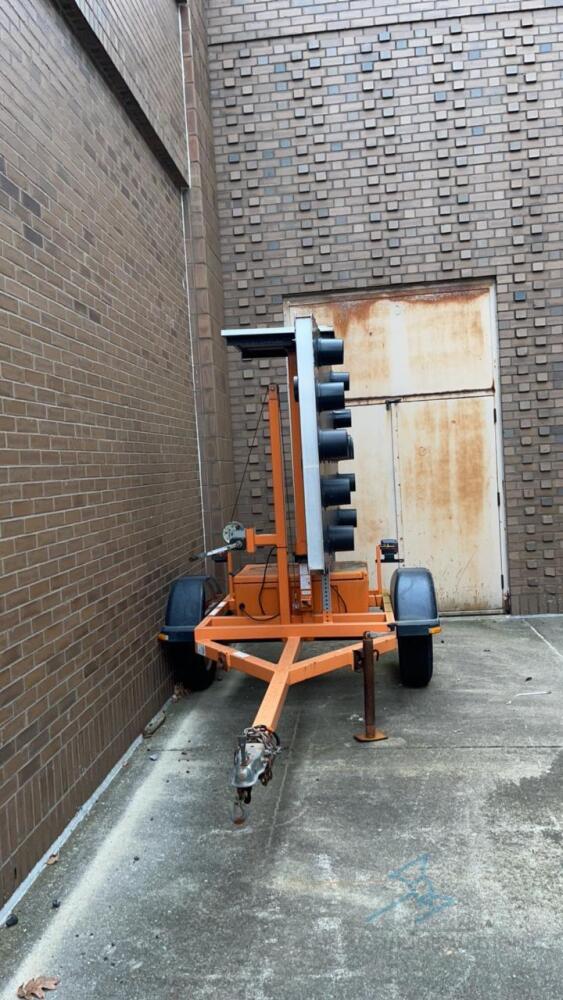 Solar Powered Trailer Mounted Arrow Sign