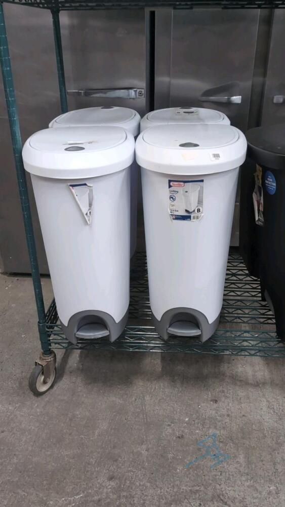 (6) Trash Cans