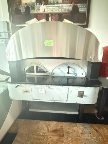 Brand New Commercial Revolving Pizza Oven
